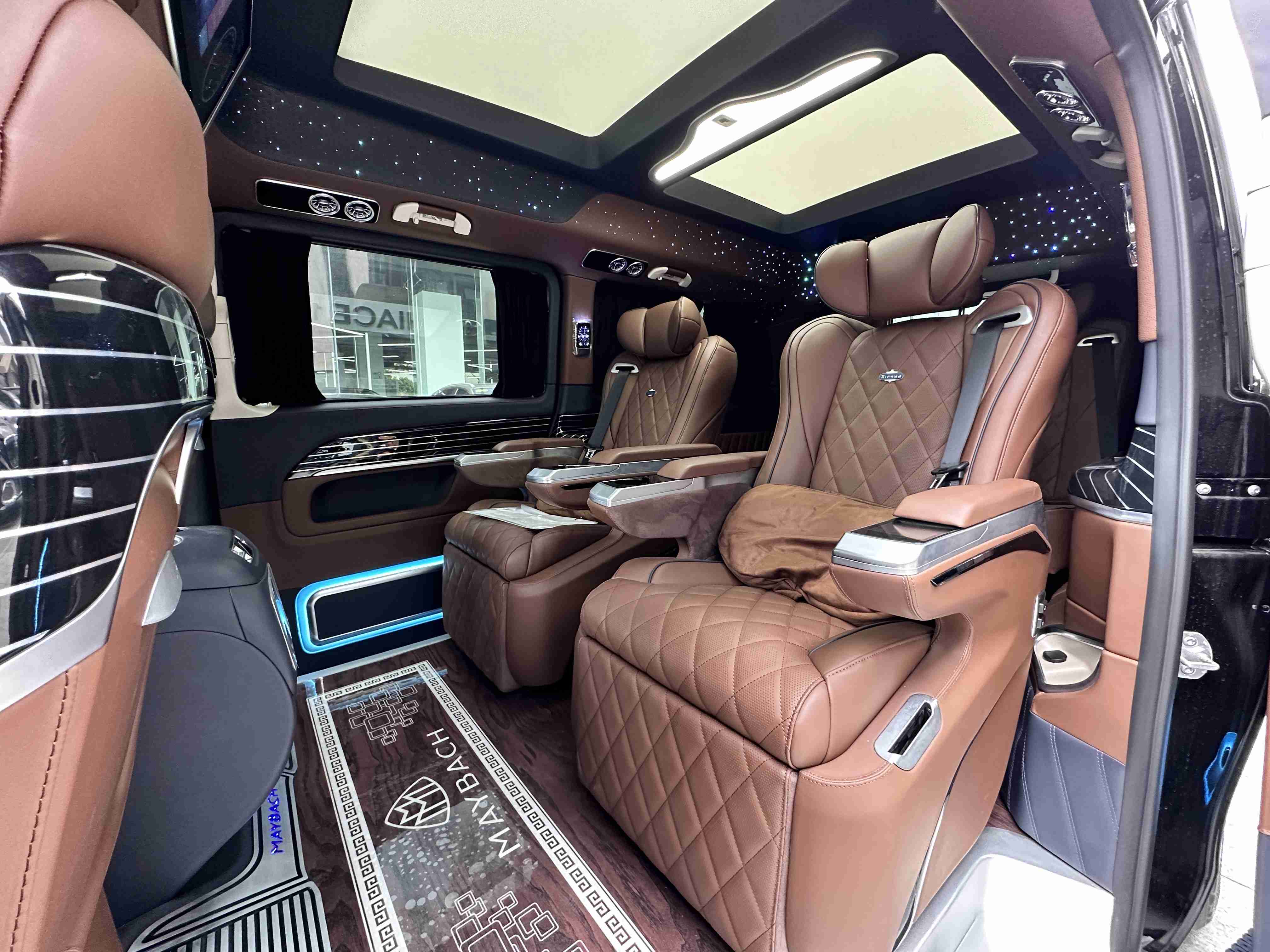 奔驰V260L高顶豪华商务车 上海七座商务车_上海1886名车汇官网